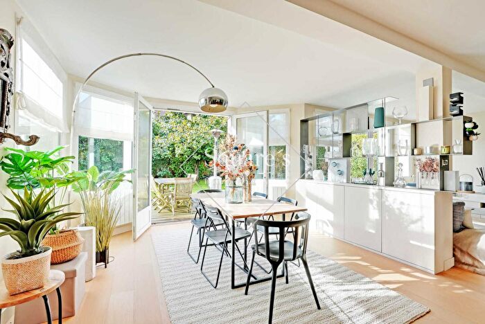 Saint-Cloud : Maison 8 pièces à vendre