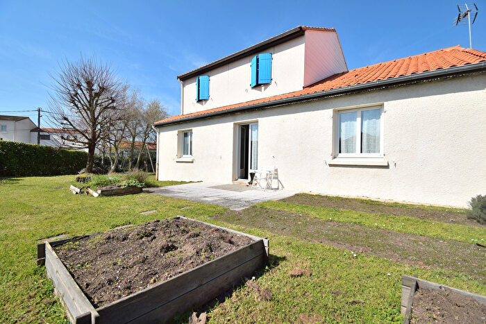 Maison à vendre - Maisdon-sur-Sèvre - 7 pièces - 5 chambres