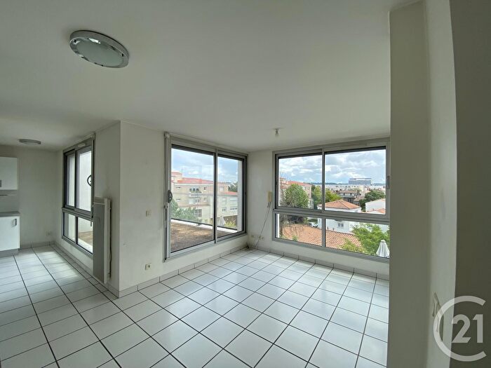 Appartement à louer - Bordeaux, Bassins à Flot - 3 pièces - 2 chambres
