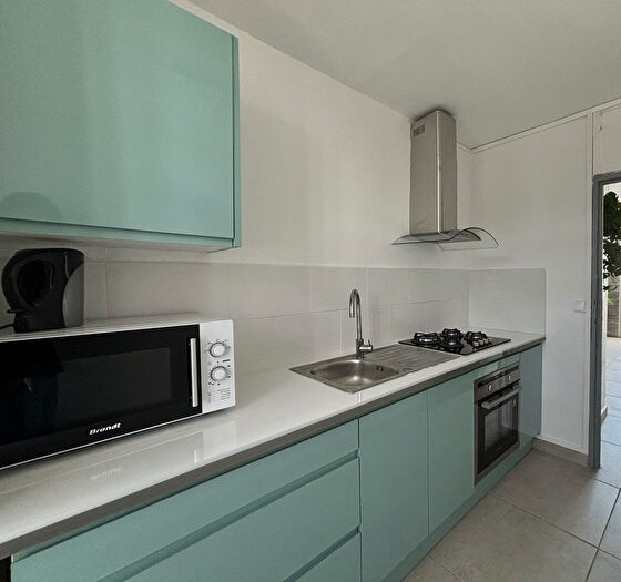 Appartement à louer - Les Abymes - 5 pièces - 4 chambres