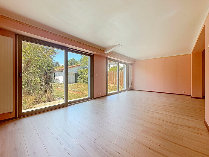 Saint-Sébastien-sur-Loire, Est : Maison 5 pièces à vendre