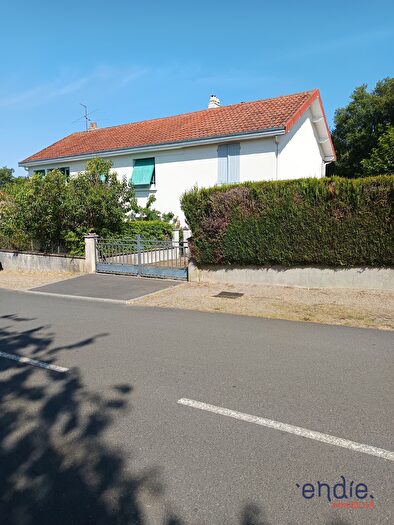 Maison à vendre - Rochechouart - 5 pièces - 3 chambres