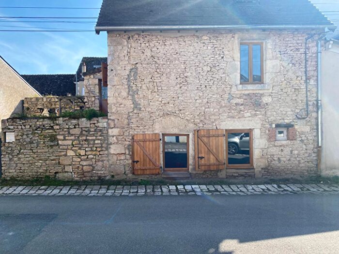 Maison à vendre - Ruffec - 4 pièces - 3 chambres