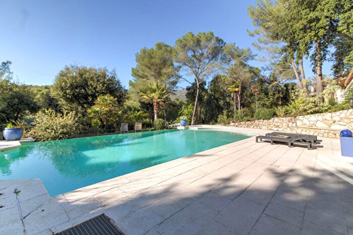 Maison à vendre - La Colle-sur-Loup - 8 pièces - 5 chambres