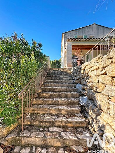 Maison à vendre - Saint-Saturnin-lès-Apt - 5 pièces - 4 chambres