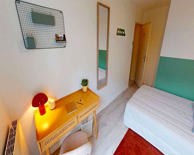 Appartement à louer - Montchat, Lyon ème arrondissement - 4 pièces - 7 chambres