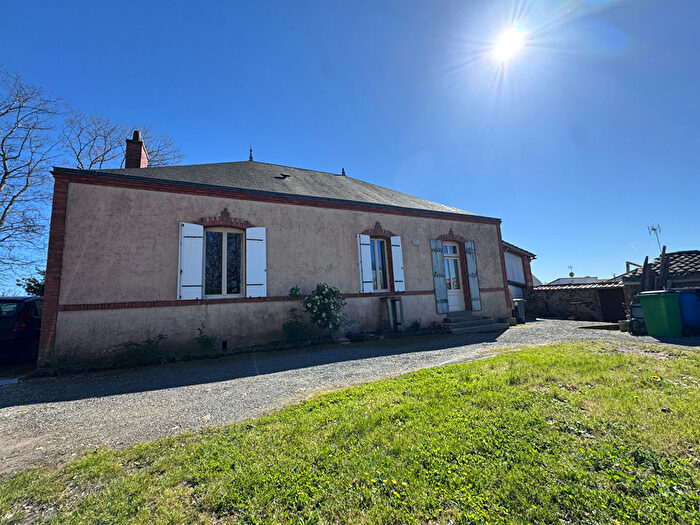 Maison à vendre - Coëx - 8 pièces - 6 chambres