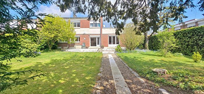 Maison à vendre - Cantin - 7 pièces - 5 chambres