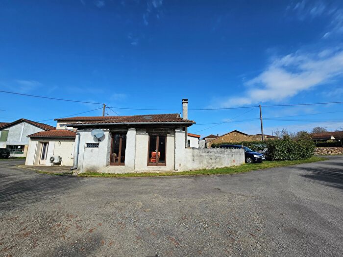 Maison à vendre - Cherves-Châtelars - 5 pièces - 3 chambres