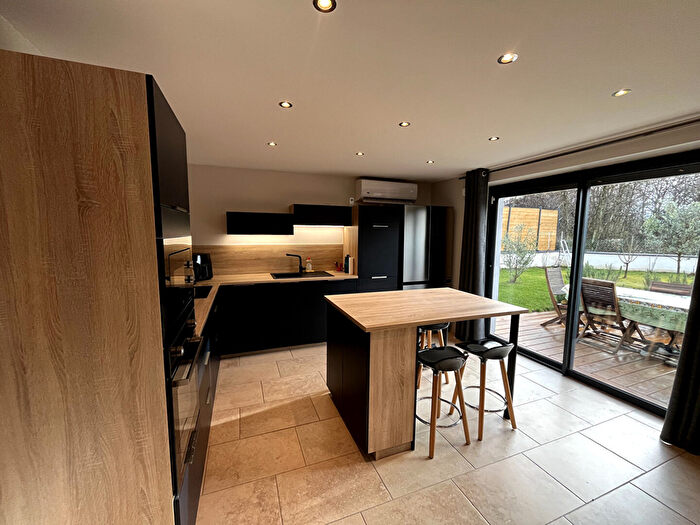 Appartement à vendre - La Boisse - 3 pièces - 1 chambre