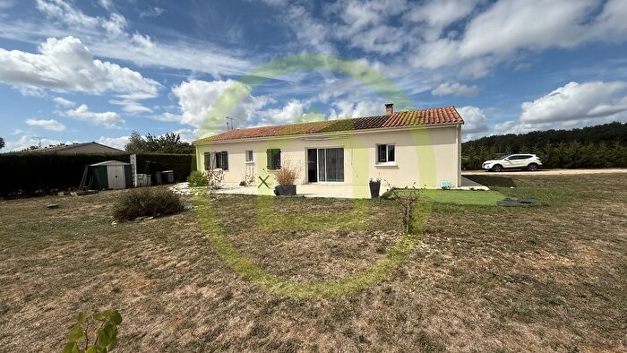 Maison à vendre - Aussac-Vadalle - 5 pièces - 3 chambres