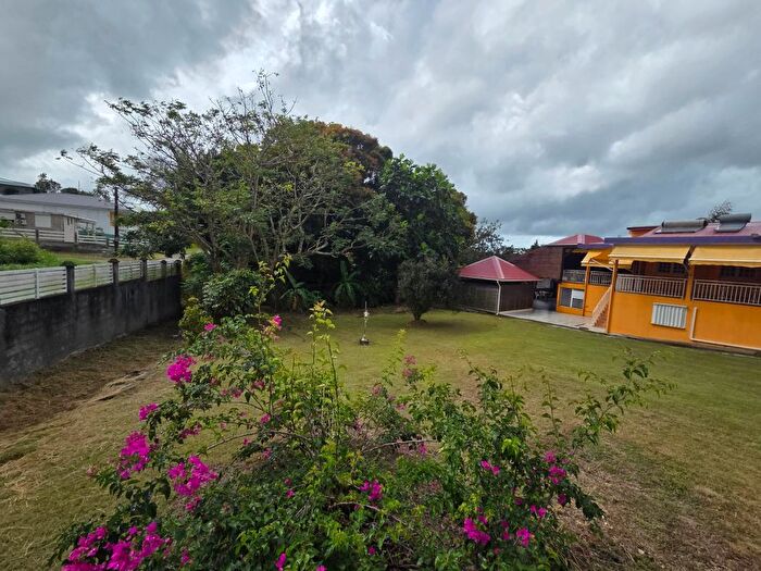 Maison à vendre - Petit-Canal - 6 pièces - 5 chambres