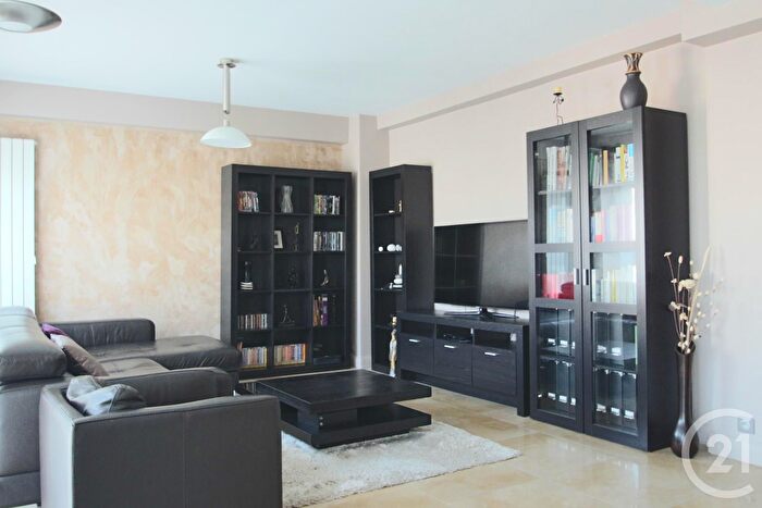 Appartement à louer - Trappes, Village, Cité Nouvelle - 4 pièces - 2 chambres