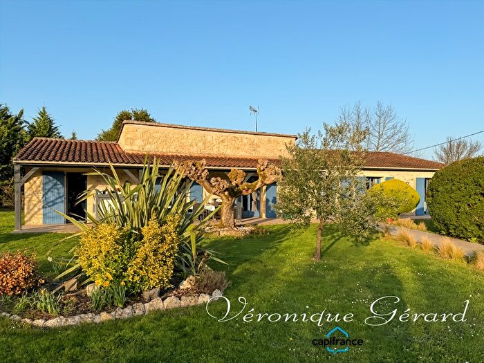 Maison à vendre - Francs - 5 pièces - 3 chambres