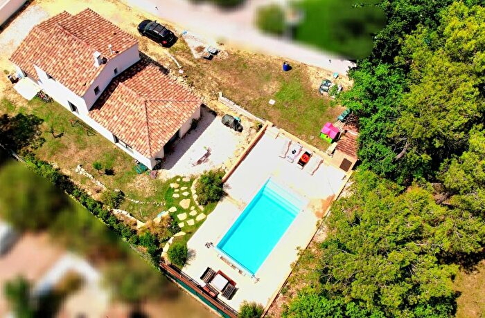 Maison à vendre - Garéoult - 5 pièces - 3 chambres