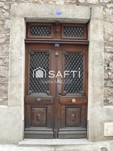 Saint-Laurent-de-Cerdans : Maison 11 pièces à vendre