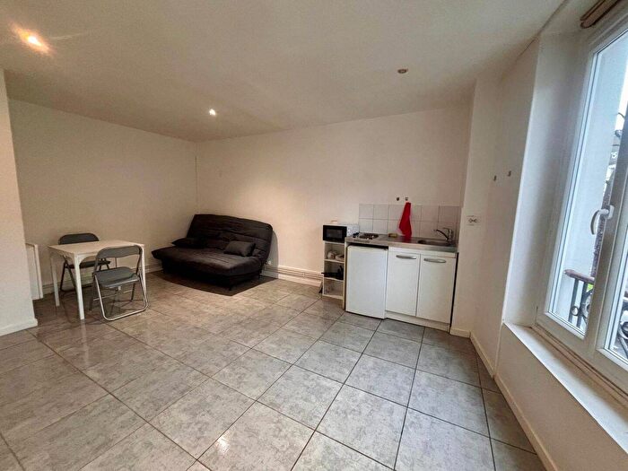 Appartement à louer - Belleville-Saint Maur, Paris ème - 1 pièce