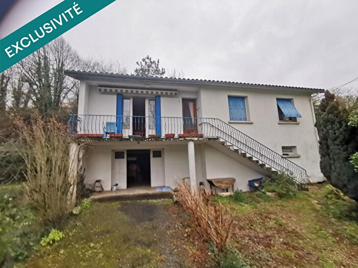 Maison à vendre - Ruffec - 4 pièces - 3 chambres