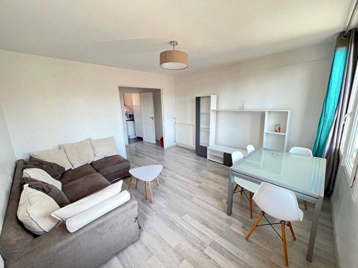 Appartement à louer - Val Saint-André, Arc, La Torse, Aix-en-Provence - 3 pièces - 2 chambres