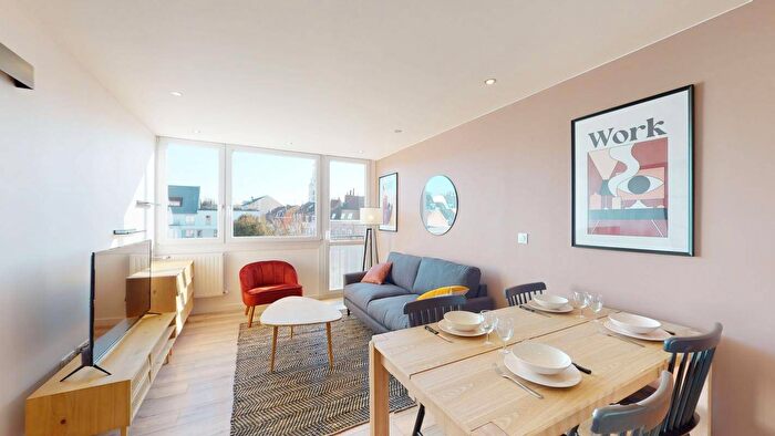 Appartement à louer - Saint Maurice-Pellevoisin, Lille - 5 pièces - 4 chambres