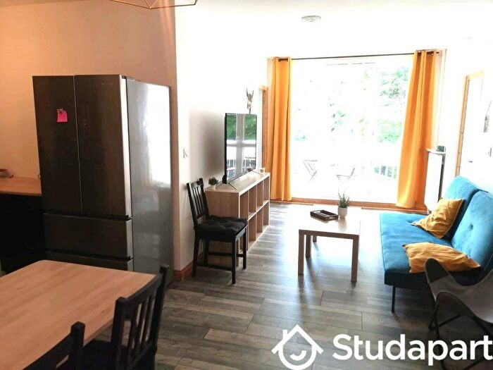 Appartement 8 pièces à louer à Activités, Orléans