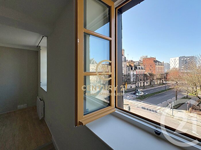 Appartement à louer - Quartiers Centre, Saint-Hélier, Gare - 1 pièce