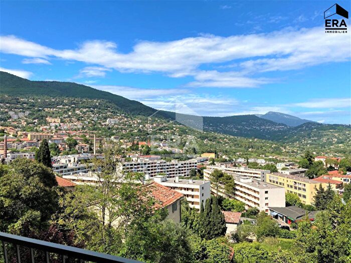 Appartement à louer - Saint Claude Canton Nord, Grasse - 4 pièces - 3 chambres