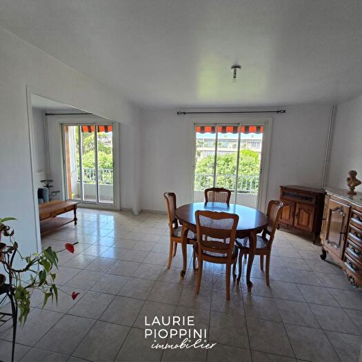 Appartement 4 pièces à vendre - Aubagne, Longuillar, Perussone, Charrel
