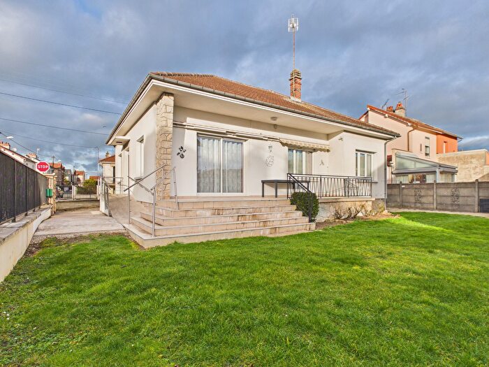 Maison à vendre - Romilly-sur-Seine, Le Trou-du-Chêne - 5 pièces - 3 chambres