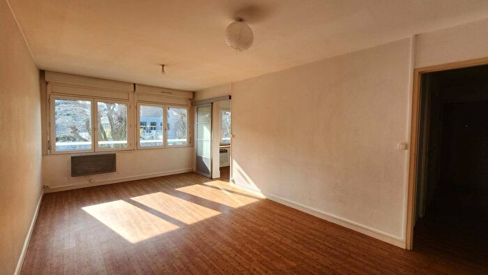 Appartement à louer - Sans Souci-Dauphiné, Lyon ème arrondissement - 4 pièces - 3 chambres