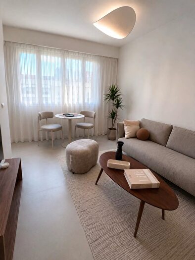 Appartement 2 pièces à Nice, Carré d'or, à vendre