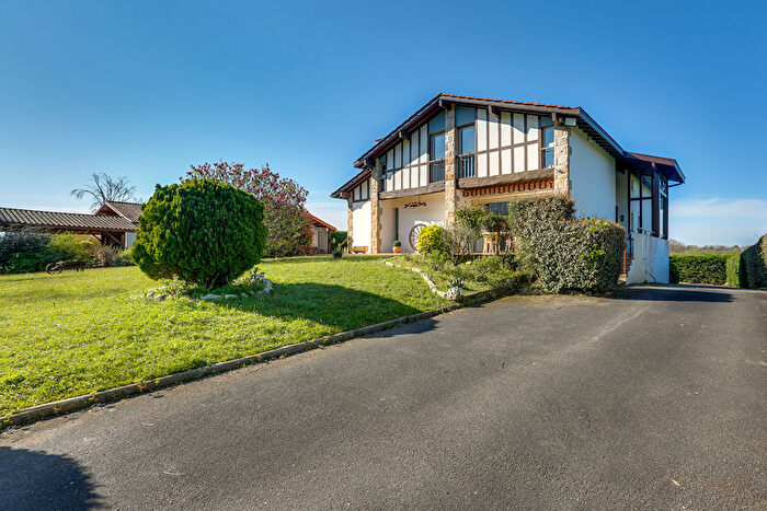 Maison à vendre - Bassussarry - 5 pièces - 2 chambres