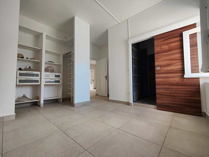 Appartement 4 pièces à Saint-Denis, Centre-ville, à louer