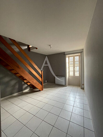 Appartement à louer - Fontenay-le-Comte, Centre-ville, Les Loges, La Pommeraie, La Sablière - 2 pièces - 1 chambre
