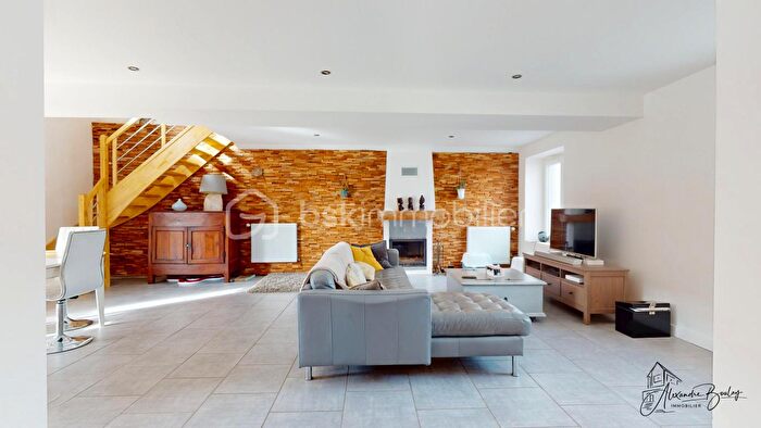 Maison à vendre - Bazoches-les-Gallerandes - 7 pièces - 5 chambres