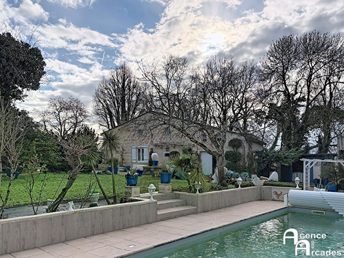 Maison à vendre - Saint-André-de-Cubzac - 8 pièces - 4 chambres