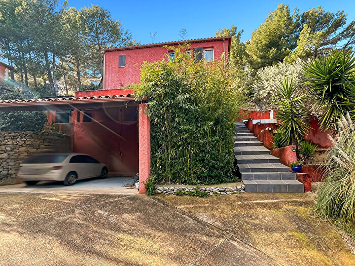 Maison à vendre - Beaucaire, Ugernum - 8 pièces - 5 chambres