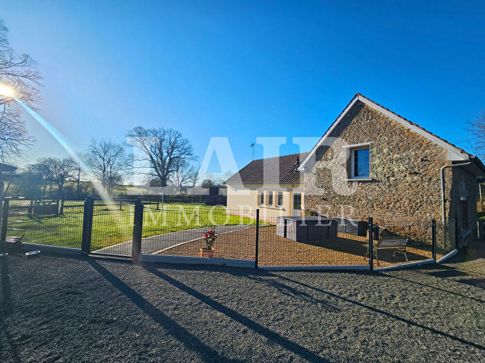 Maison 8 pièces à Saint-Pierre-des-Nids, à vendre