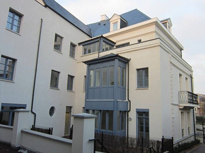 Centre-Neuf Bourg-Quesnoy-Delsaux-Musée-Cannoniers-Gare, Valenciennes : Appartement 3 pièces à louer