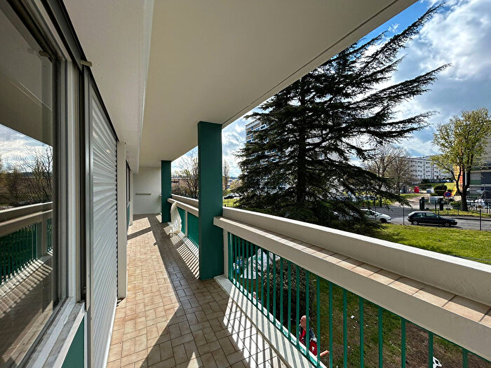 Appartement à vendre - Pierre-Bénite - 4 pièces - 3 chambres