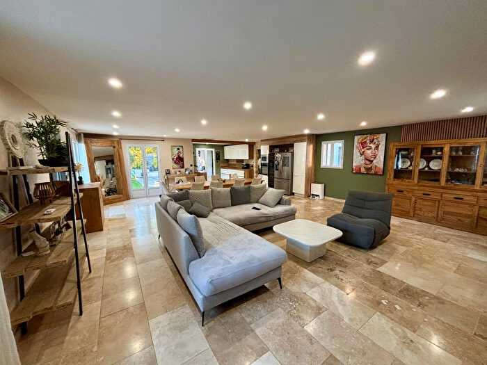 Maison à vendre - Suze-la-Rousse - 6 pièces - 4 chambres