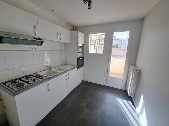 Appartement à louer - Charras, Clermont-Ferrand - 2 pièces - 1 chambre