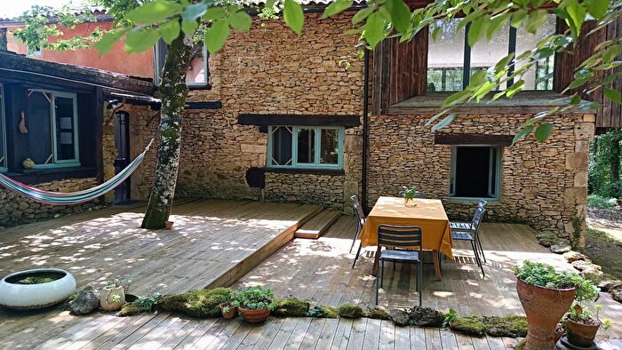 Saint-Léon-sur-Vézère - Maison 5 pièces à vendre