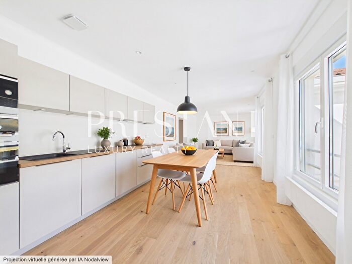 Appartement à vendre - Saint-Jean-de-Luz, Centre-ville - 4 pièces - 2 chambres