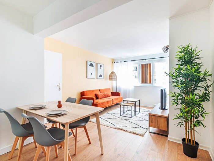 Appartement à louer - Descartes, Massy - 4 pièces - 1 chambre