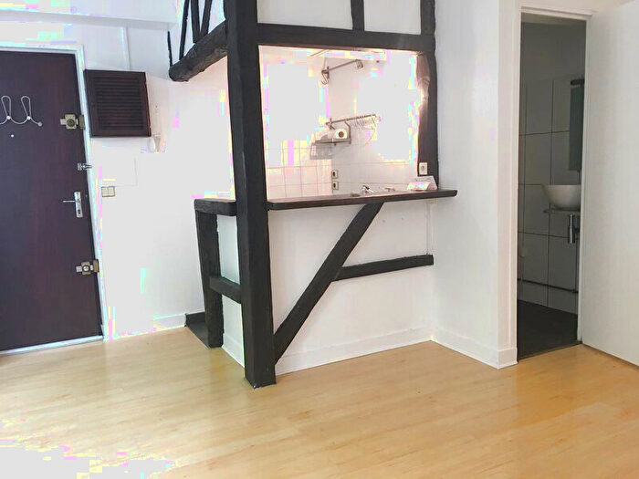 Appartement à louer - Fontainebleau, Centre-ville - 2 pièces - 1 chambre