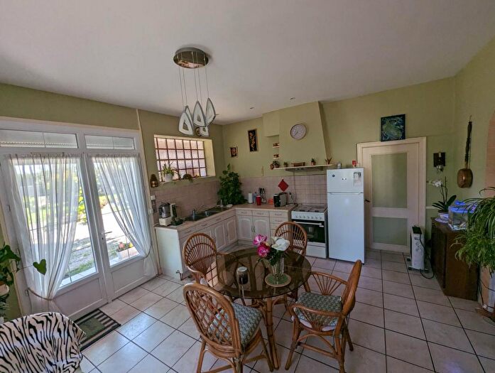 Maisons à vendre et appartements à louer - 1