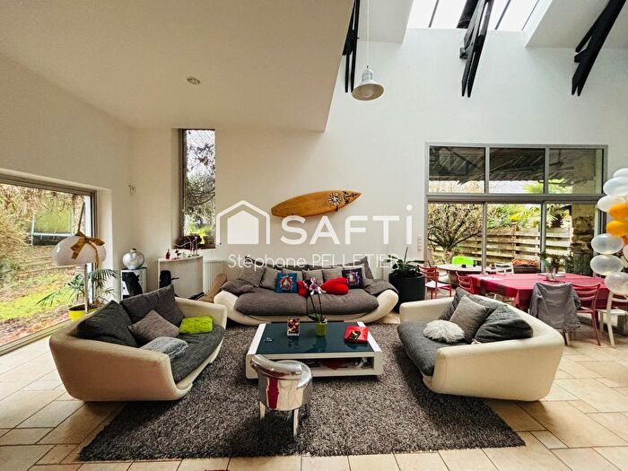 Maison à vendre - Noyal-Châtillon-sur-Seiche - 6 pièces - 4 chambres