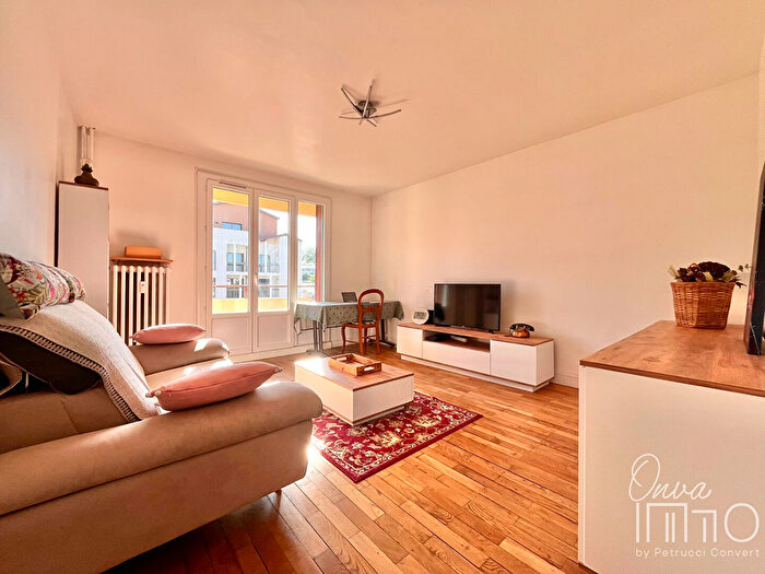 Appartement à vendre - Décines-Charpieu, Centre-ville - 3 pièces - 2 chambres