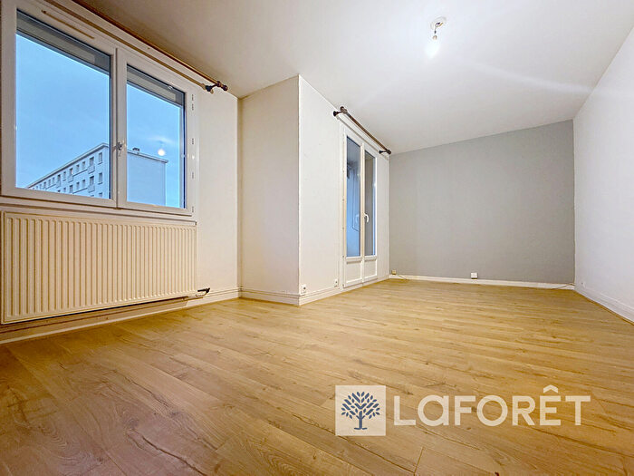 Appartement à louer - Bourgoin-Jallieu, Pré-Bénit, Quais - 4 pièces - 3 chambres